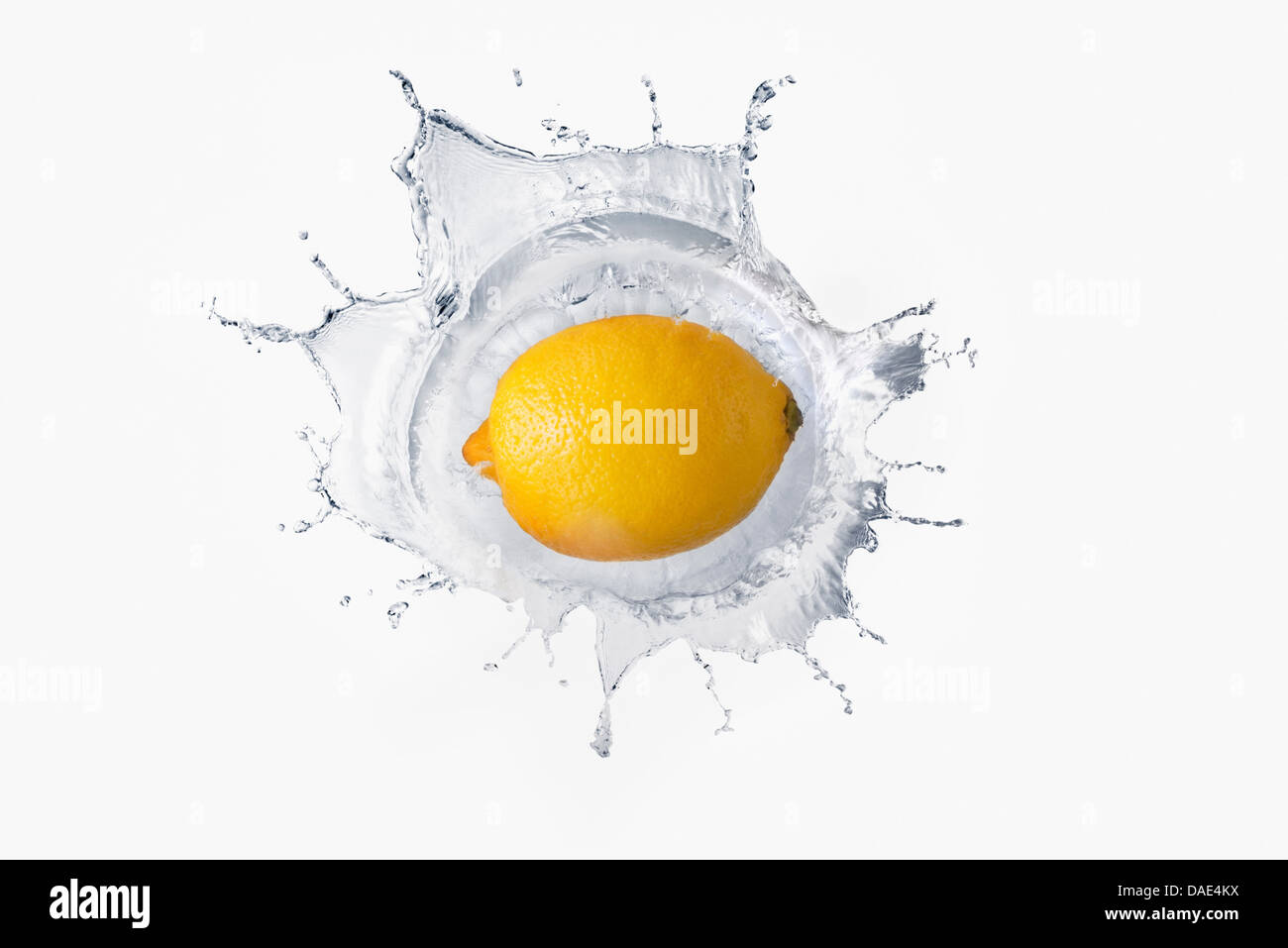Lemon splashing in liquid Stock Photo - Alamy