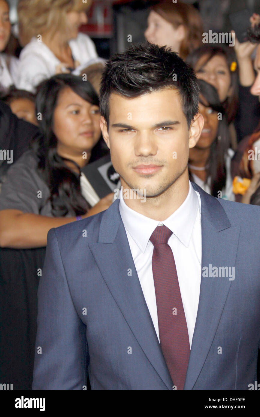 US actor Taylor Lautner arrives for the World Premiere of "The Twilight ...