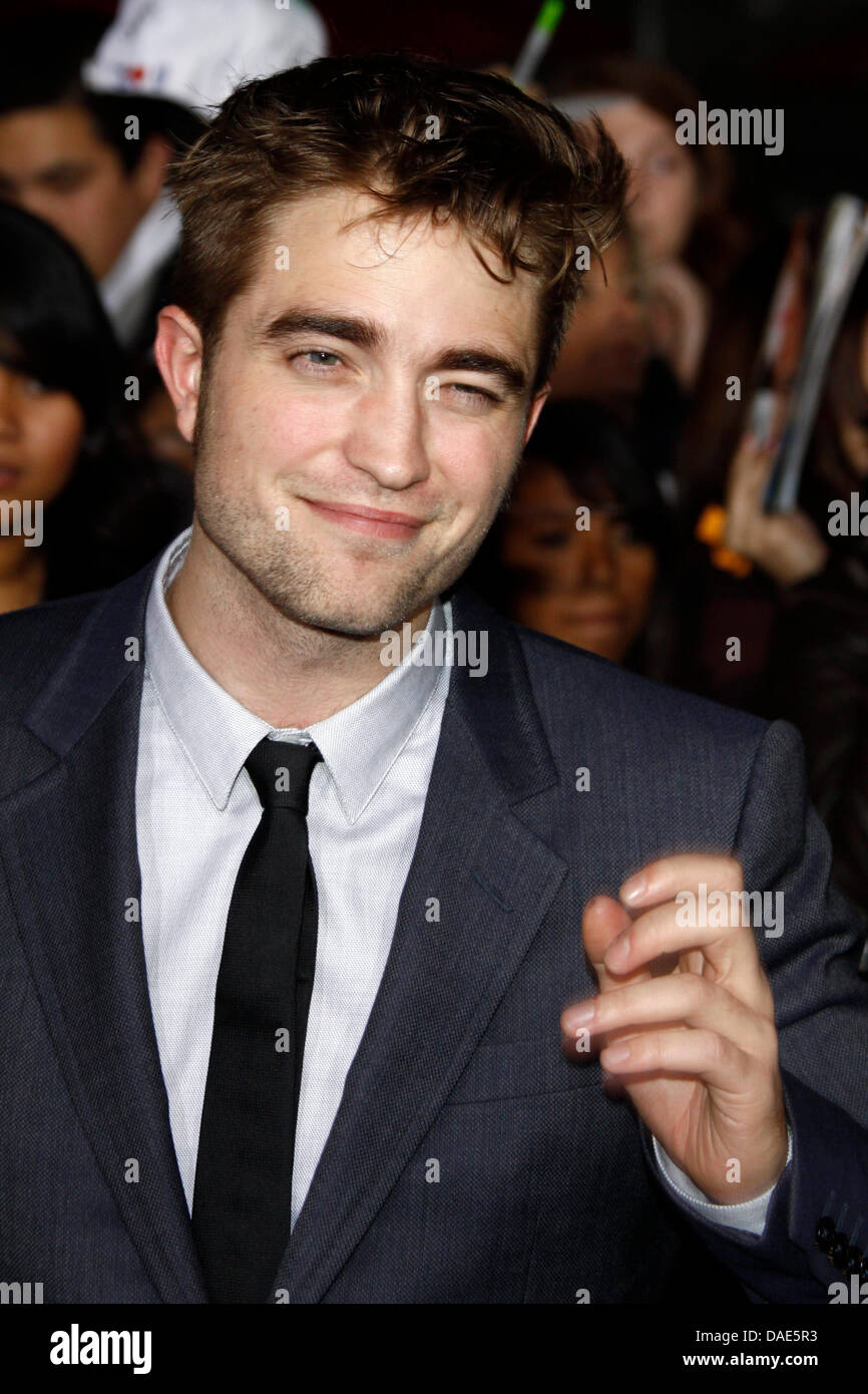 Robert pattinson the world premiere of the twilight saga hi-res stock ...