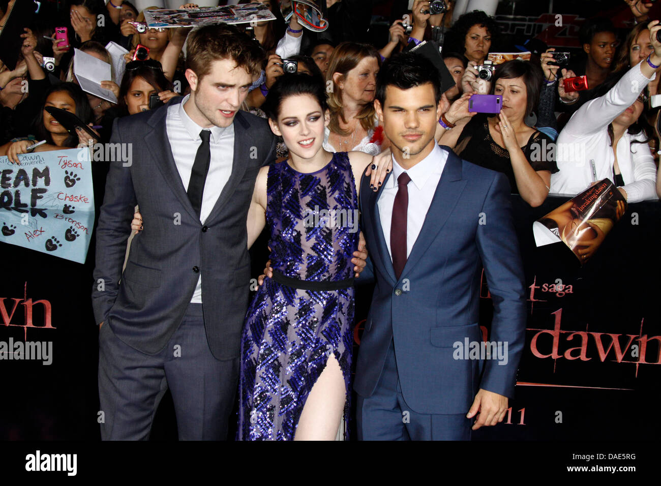 British actor Robert Pattinson (L), US actress Kristen Stewart and US ...