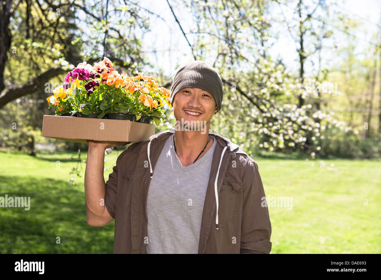 Man holding box of flowers Stock Photo - Alamy
