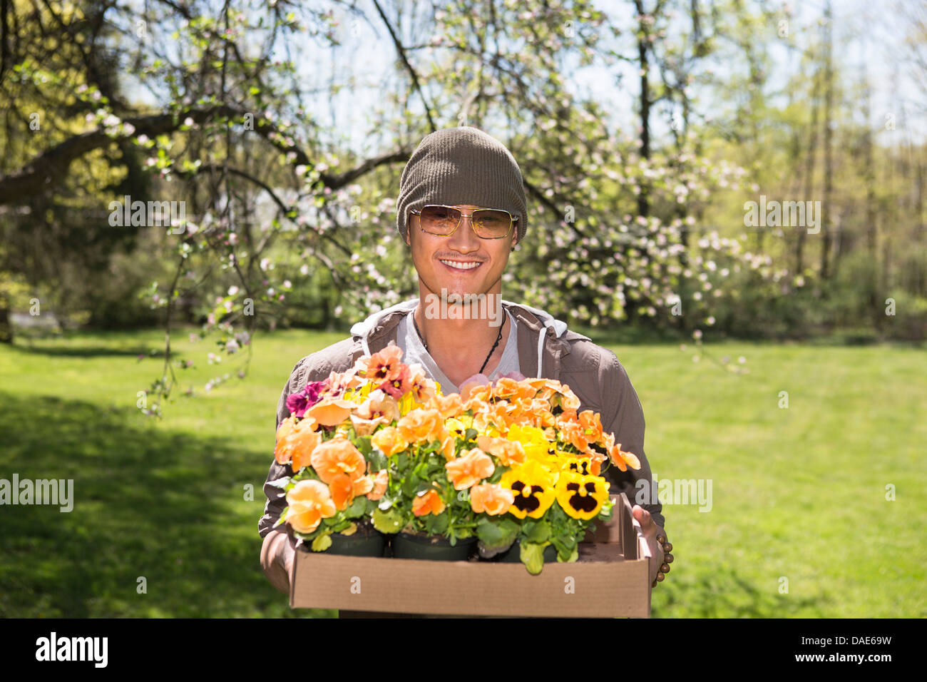 Man holding box of flowers Stock Photo - Alamy