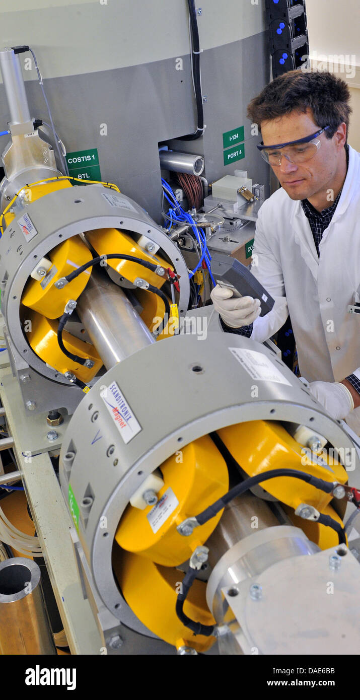 Radioactive source hi-res stock photography and images - Alamy