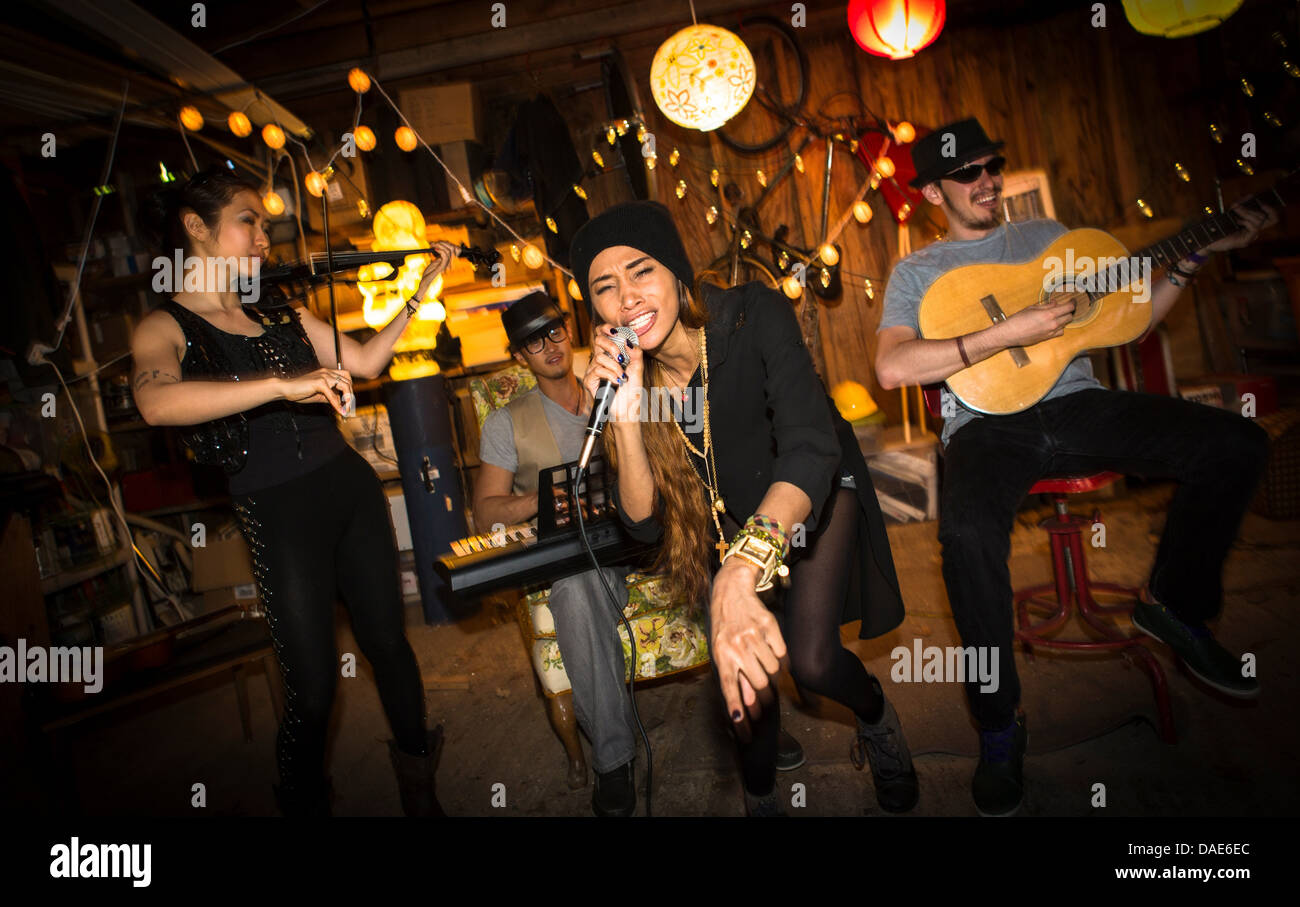 All female rock band hi-res stock photography and images - Alamy