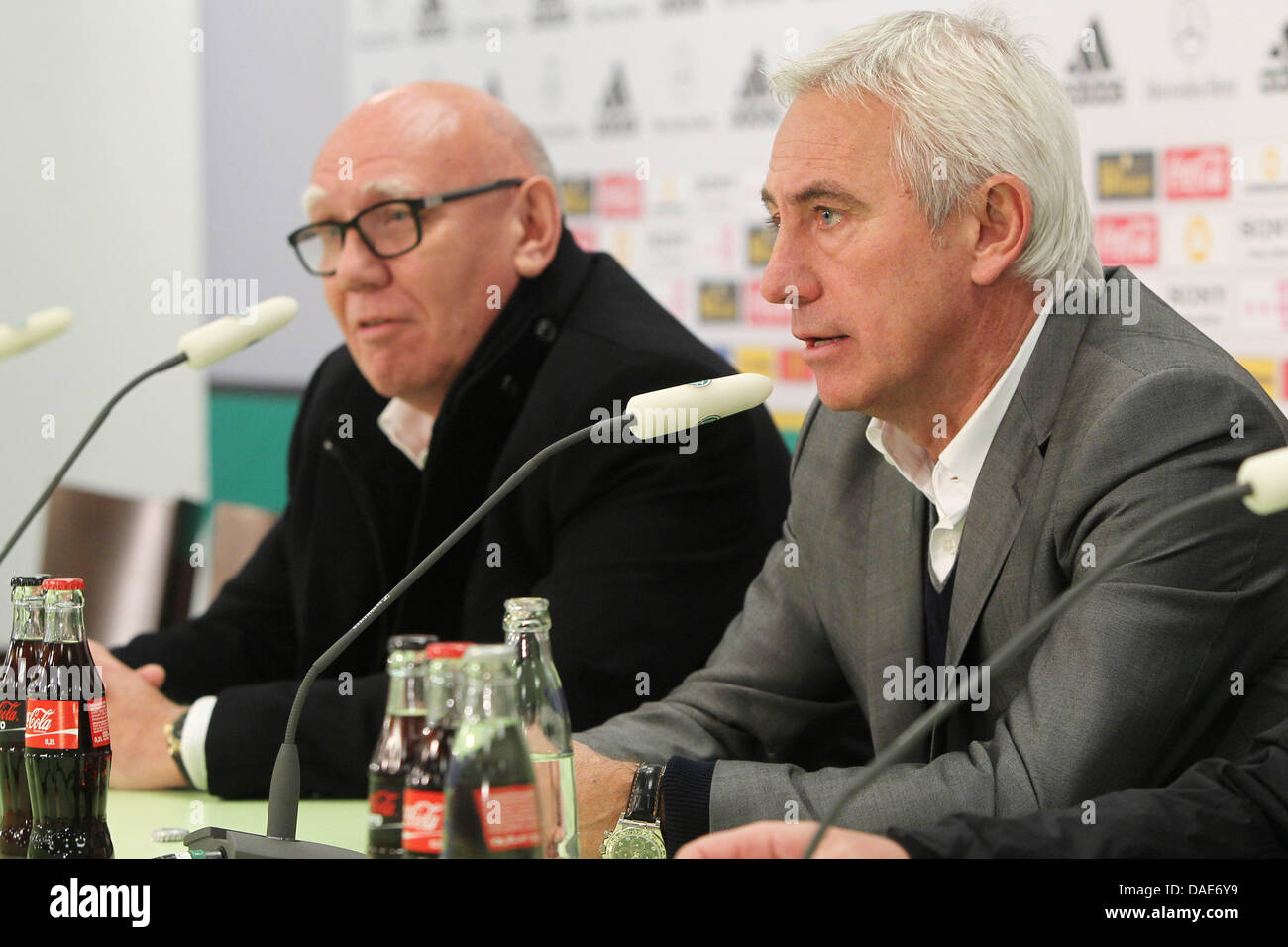 Dutch head coach Bert van Marwijk (R) speaks during the press ...