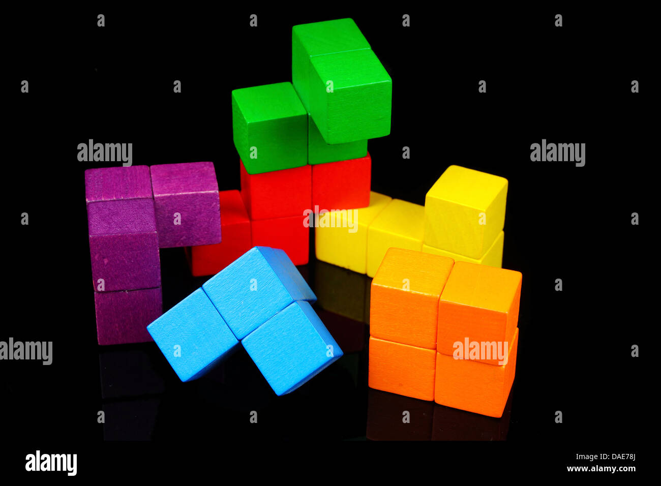 Coloured building blocks hi-res stock photography and images - Alamy