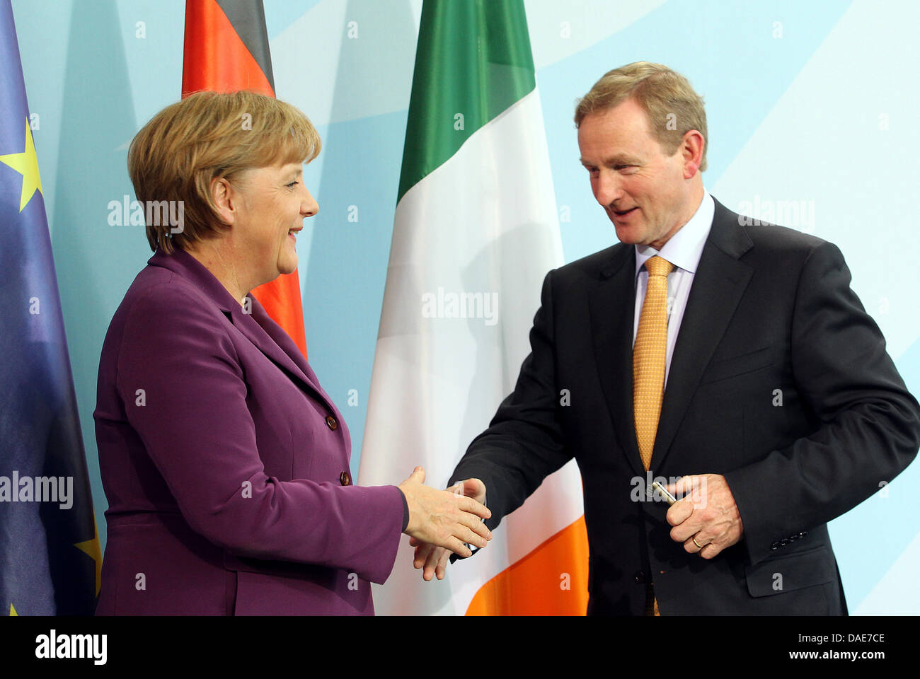 German Chancellor Angela Merkel (CDU) and Irish Prime Minister Enda ...