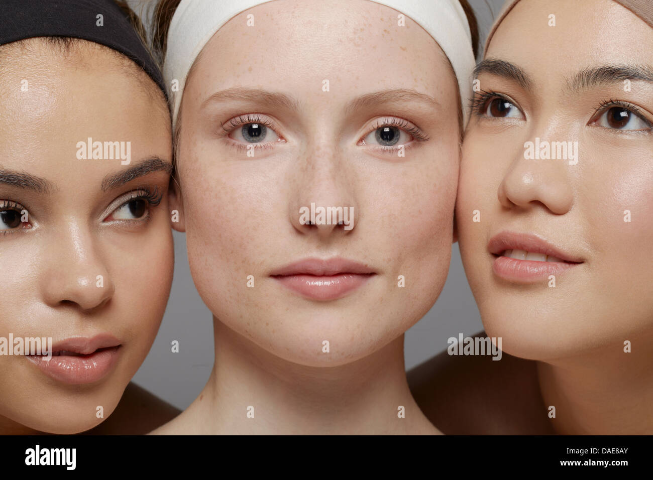 Eye contact beauty headshot hi-res stock photography and images - Alamy