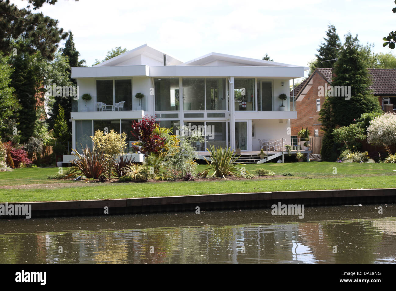 Weybridge houses by the River Wey Stock Photo - Alamy