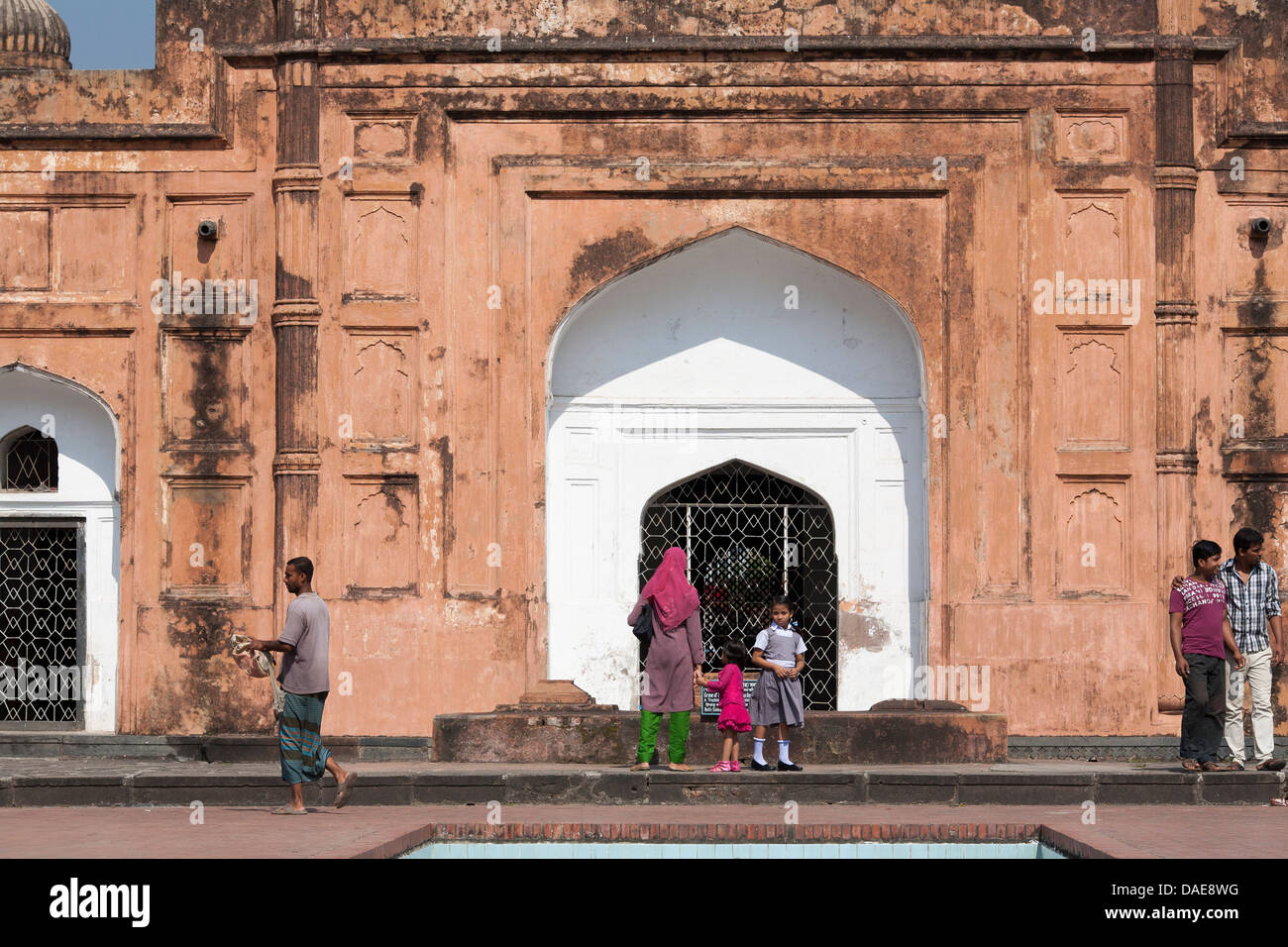 Bangladeshi's visit Lalbagh Fort in the center ofDhaka. It is a Mughal ...