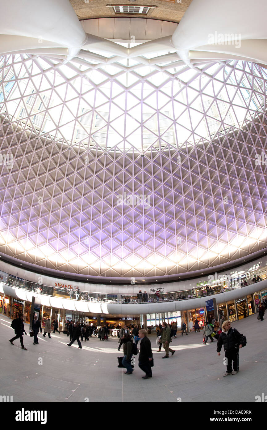 Western concourse area of Kings Cross Railway Station, terminus station ...