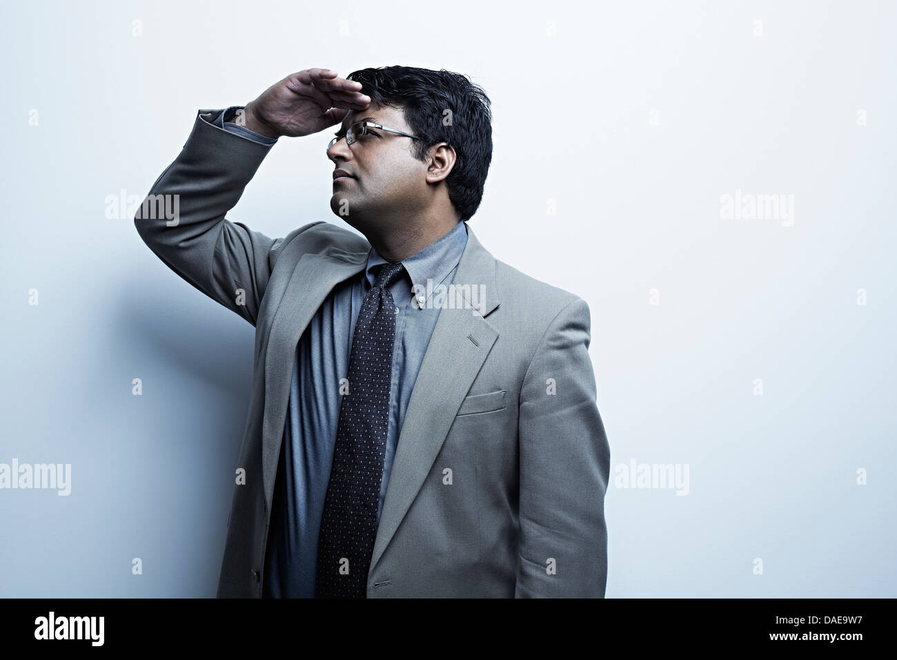 Shading eyes hi-res stock photography and images - Alamy