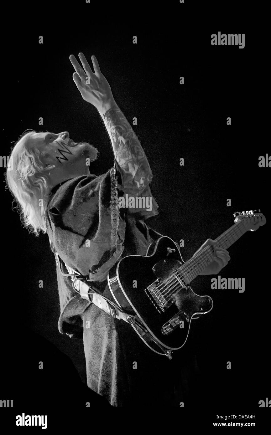 John 5 Guitarist 2013 Interview John 5 Of Rob Zombie Cryptic Rock