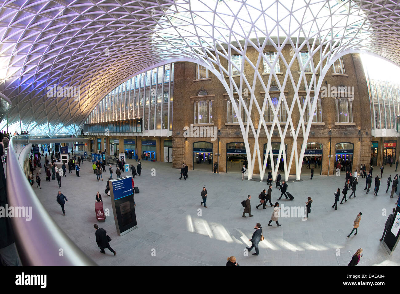 Western concourse area of Kings Cross Railway Station, terminus station ...