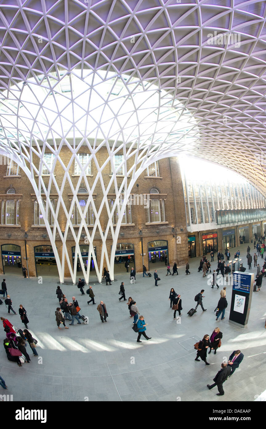 Kings cross ticket office hi-res stock photography and images - Alamy