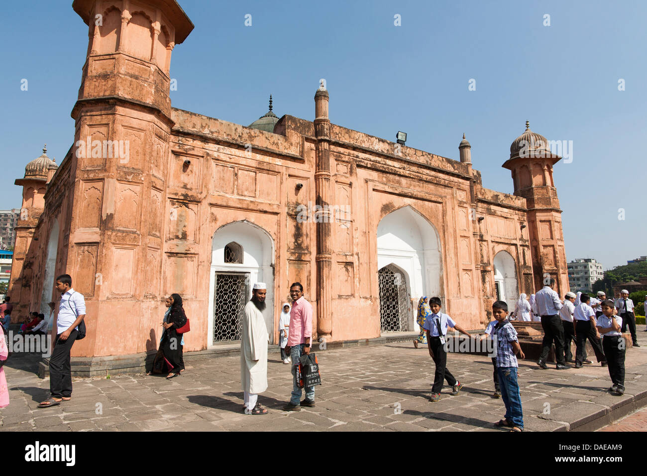 A crowd of Bangladeshi's visit and walk around Lalbagh Fort in the ...