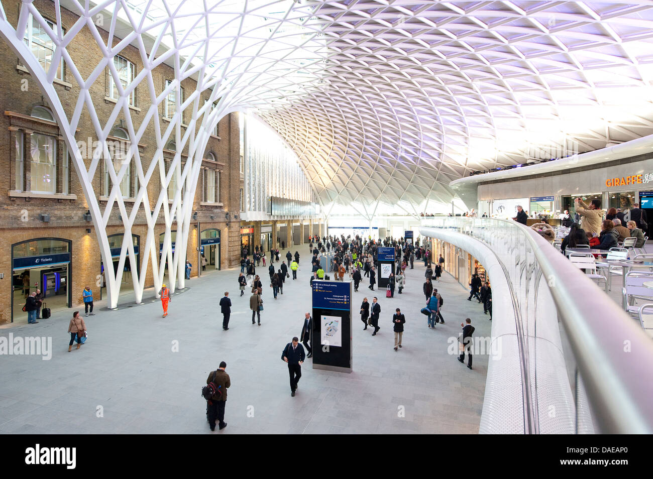 Western concourse area kings cross hi-res stock photography and images ...