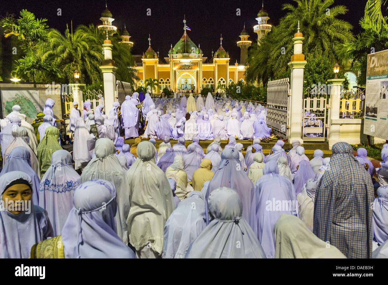 Pattani central mosque hi-res stock photography and images - Alamy
