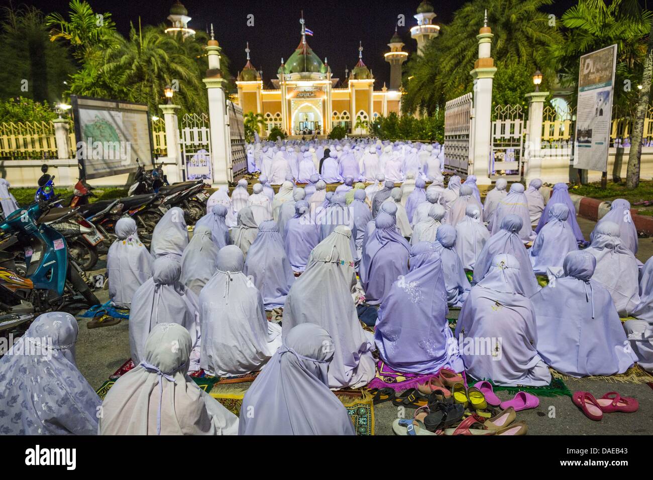 Pattani central mosque hi-res stock photography and images - Alamy