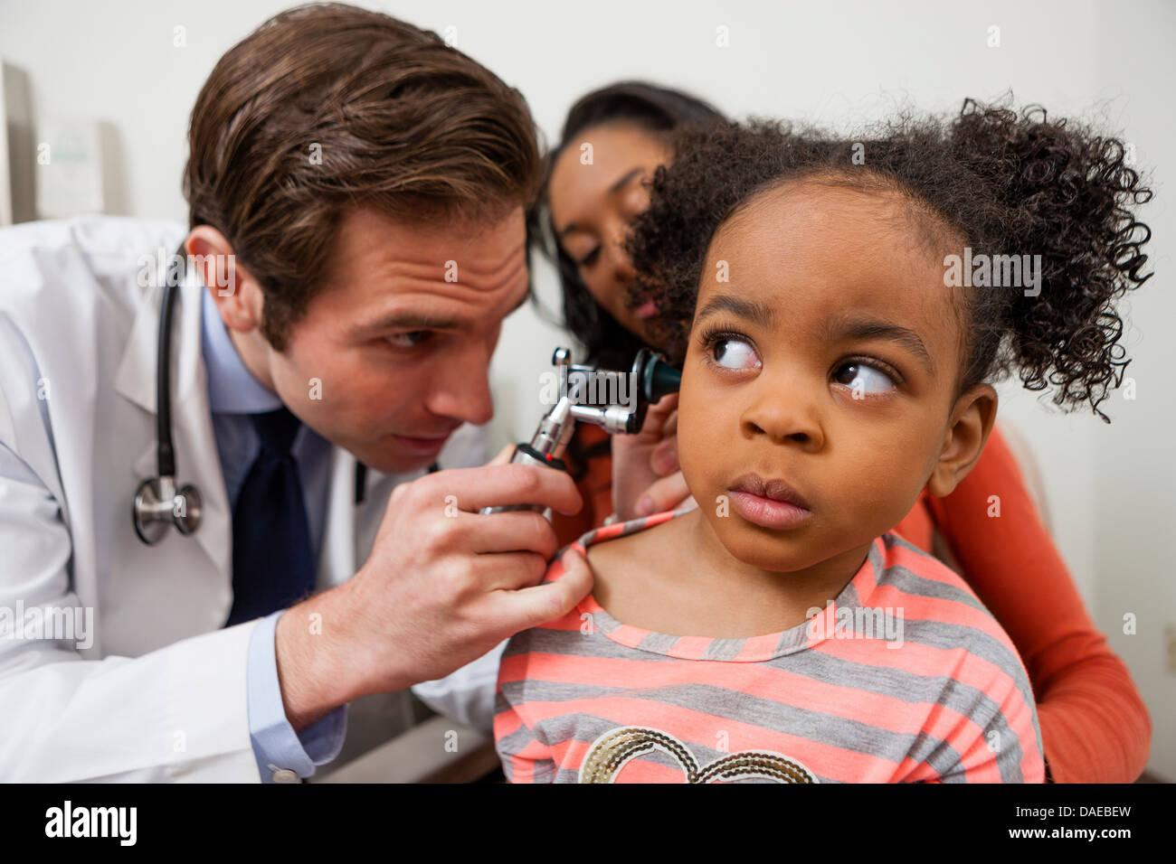Using otoscope hi-res stock photography and images - Alamy