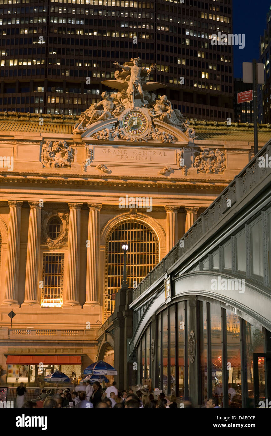 Warren square hi-res stock photography and images - Alamy