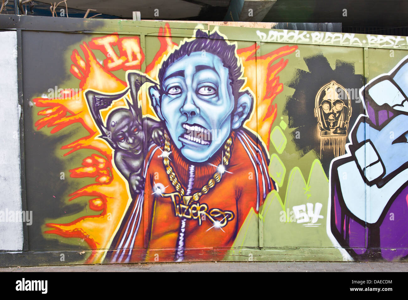 Street art wall mural graffiti Stock Photo - Alamy