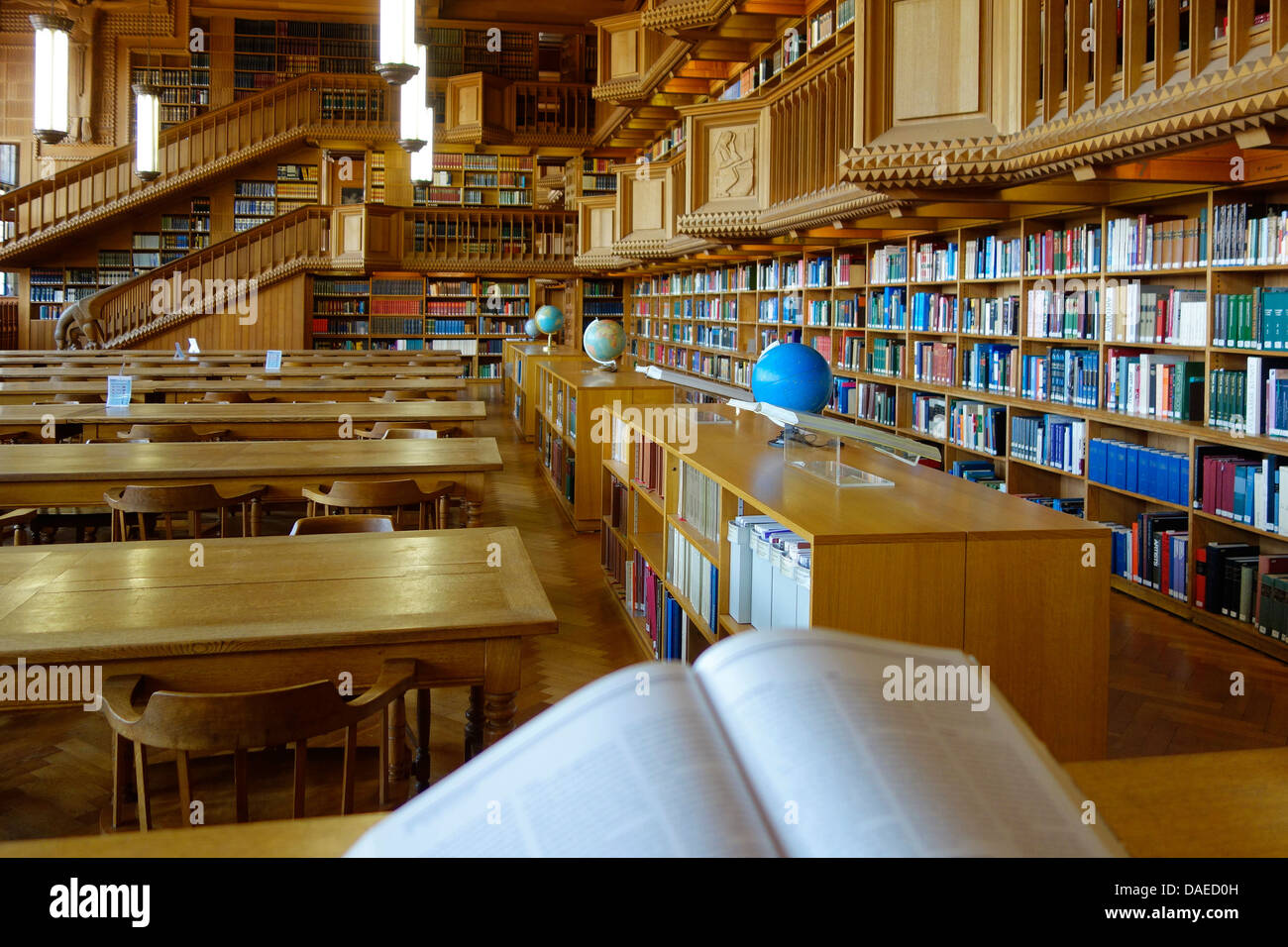Historic library collections hi-res stock photography and images - Alamy