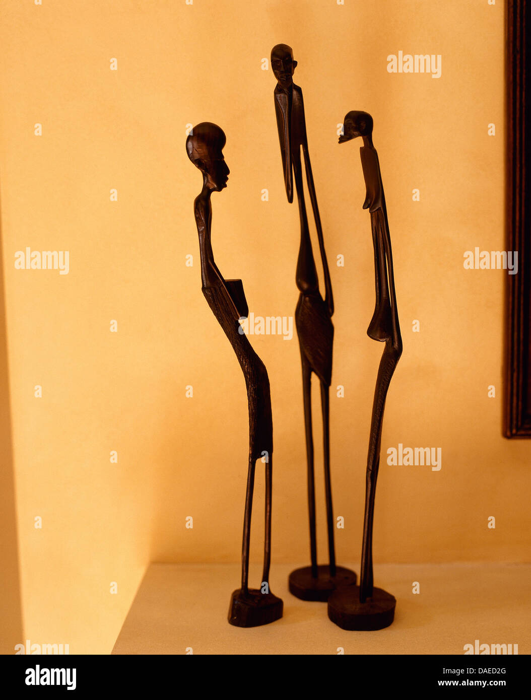 Wooden statues hi-res stock photography and images - Alamy