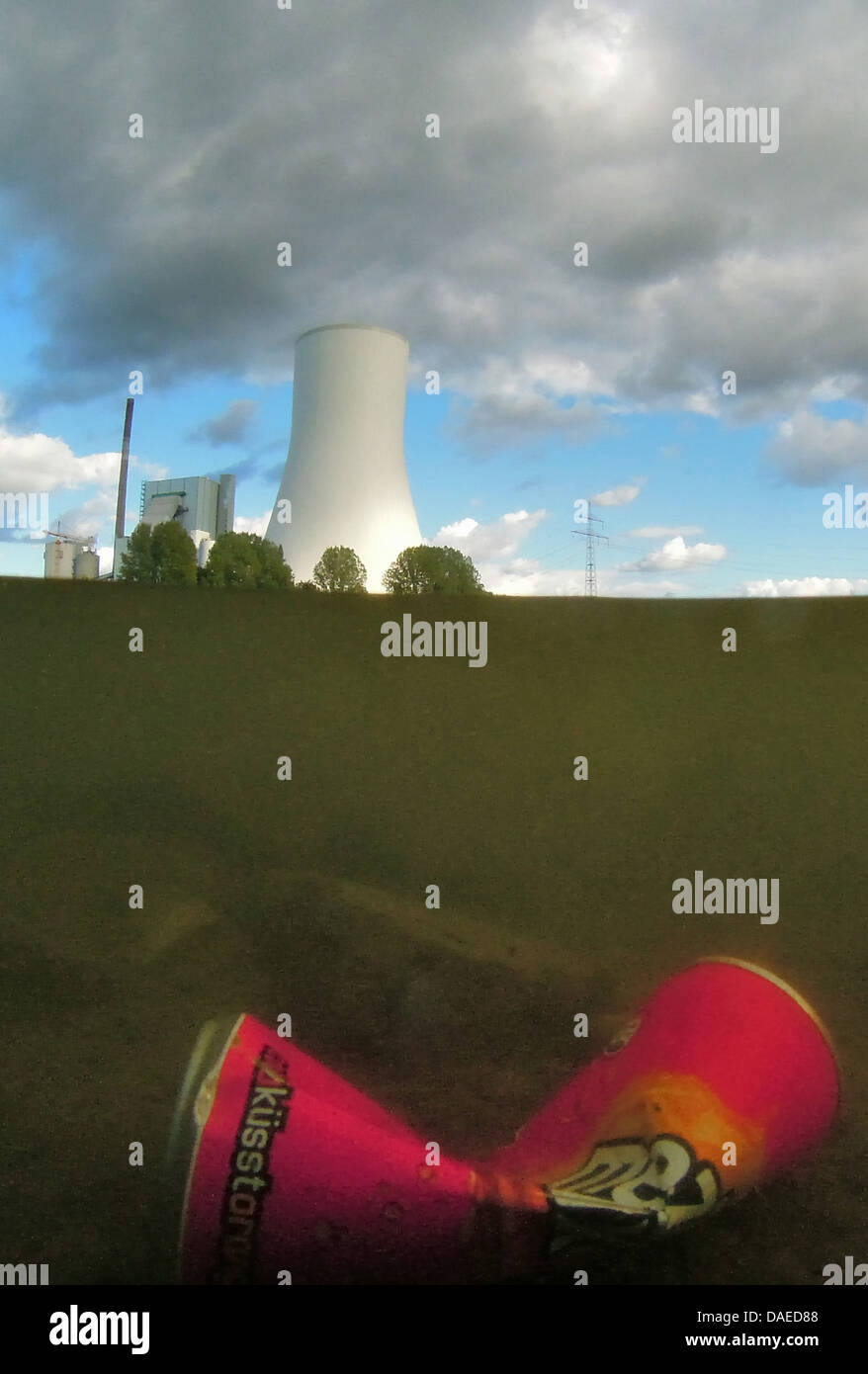 Red soda in can hi-res stock photography and images - Alamy