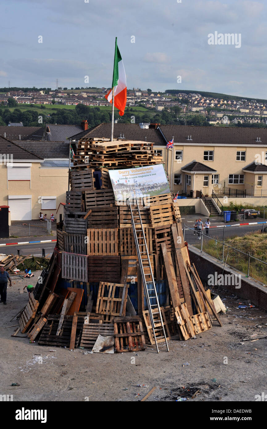 Londonderry, Northern Ireland, UK. 11th July 2013. An Irish tricolour ...