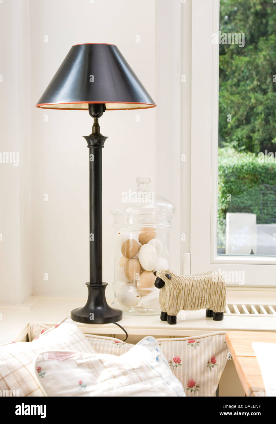 Ceramic sheep hi-res stock photography and images - Alamy