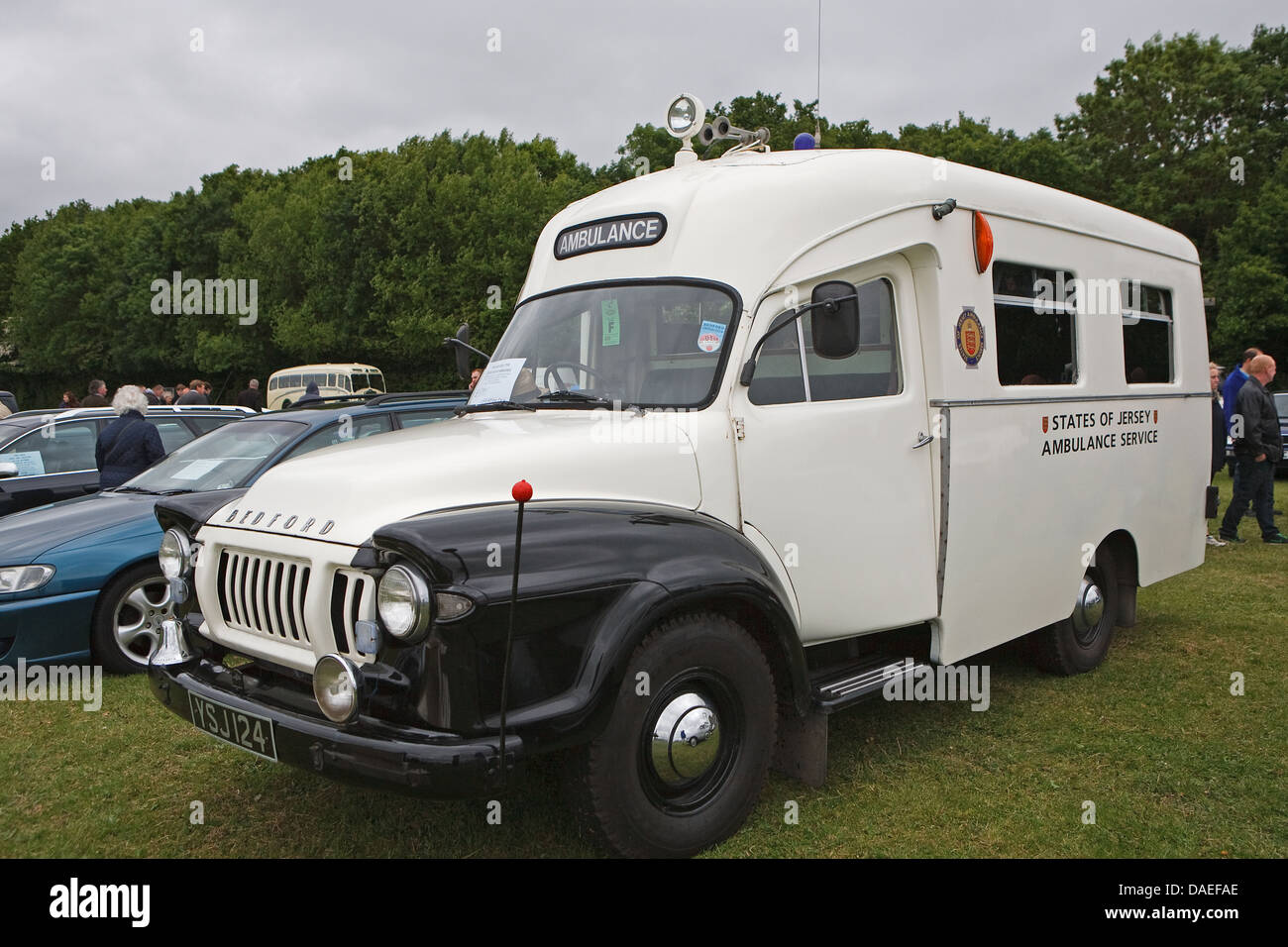 Old ambulance hi-res stock photography and images - Alamy