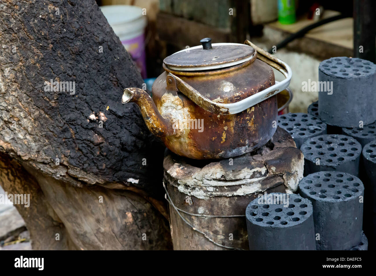 Cooking Pots in the Streets of Hanoi, Vietnam Stock Photo - Alamy
