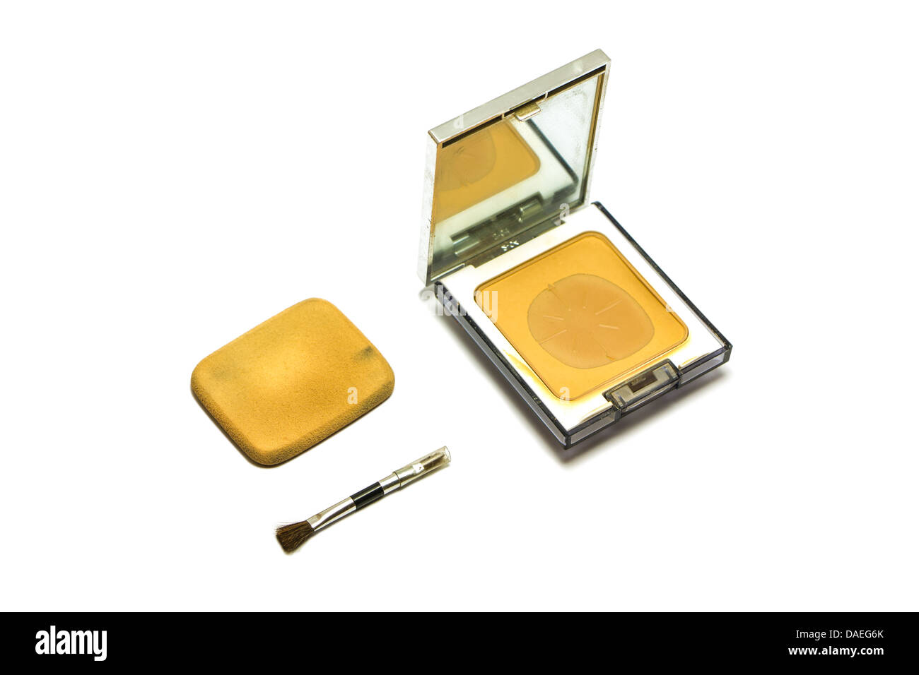 Cosmetic Powder Compact and small brushes Stock Photo - Alamy