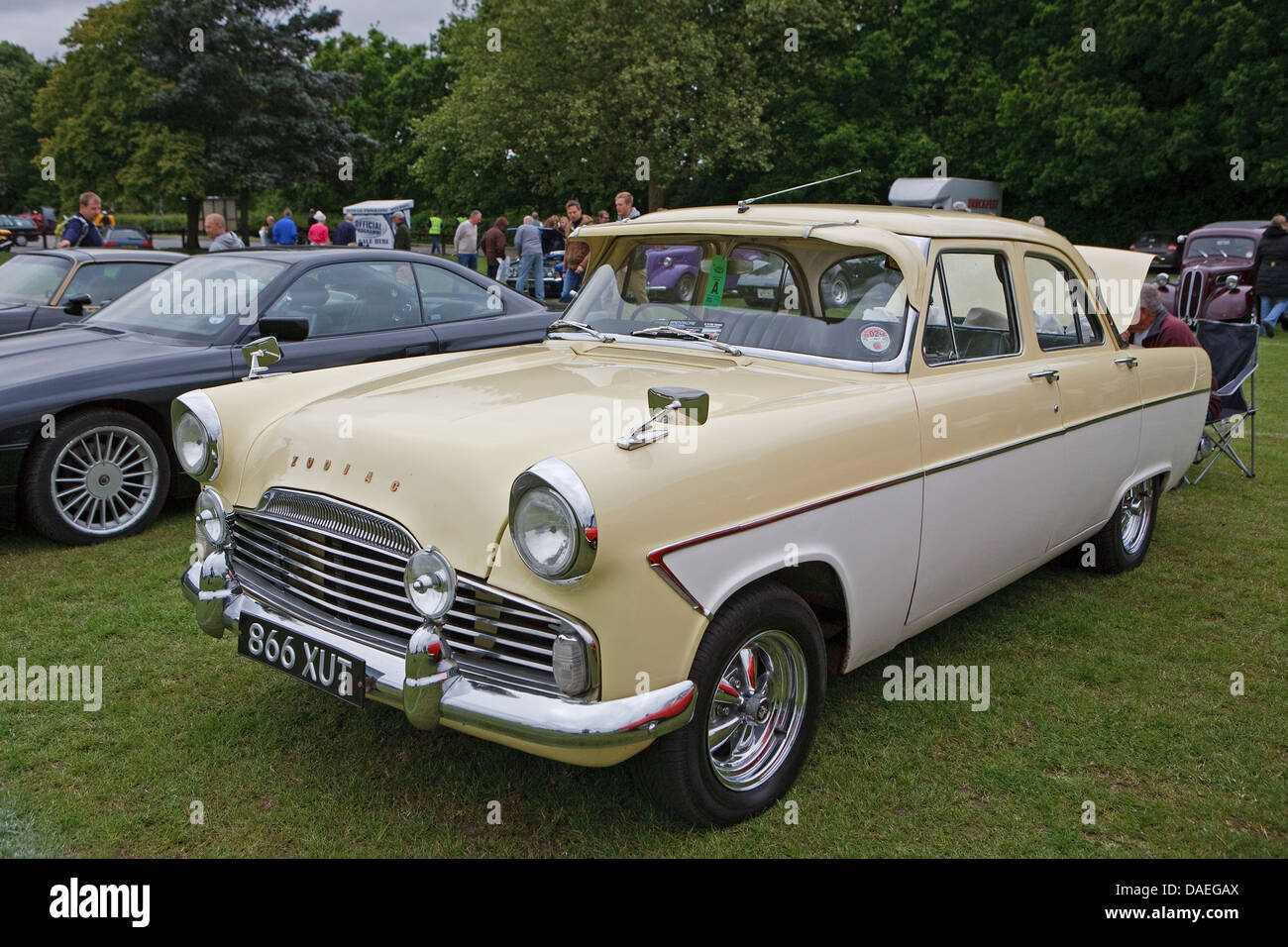A cream ford saloon 2500cc on display at the Bromley Pageant of ...
