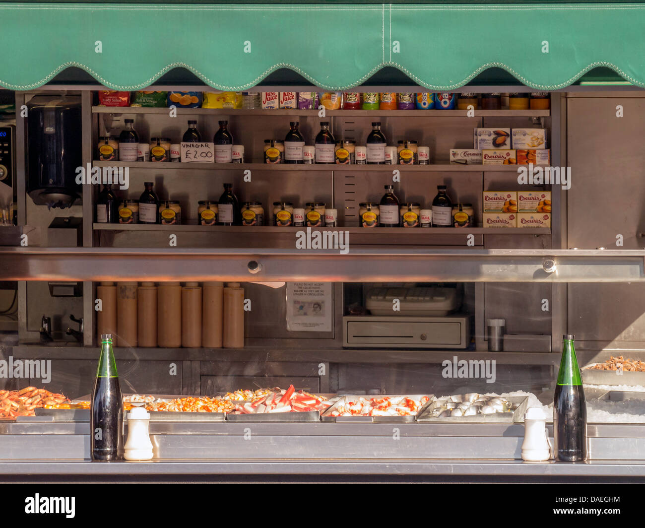 Seafood stall britain hi-res stock photography and images - Alamy
