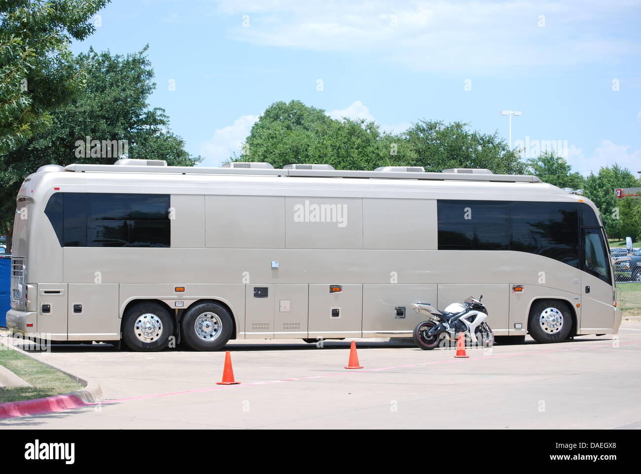 Crew tour bus hi-res stock photography and images - Alamy