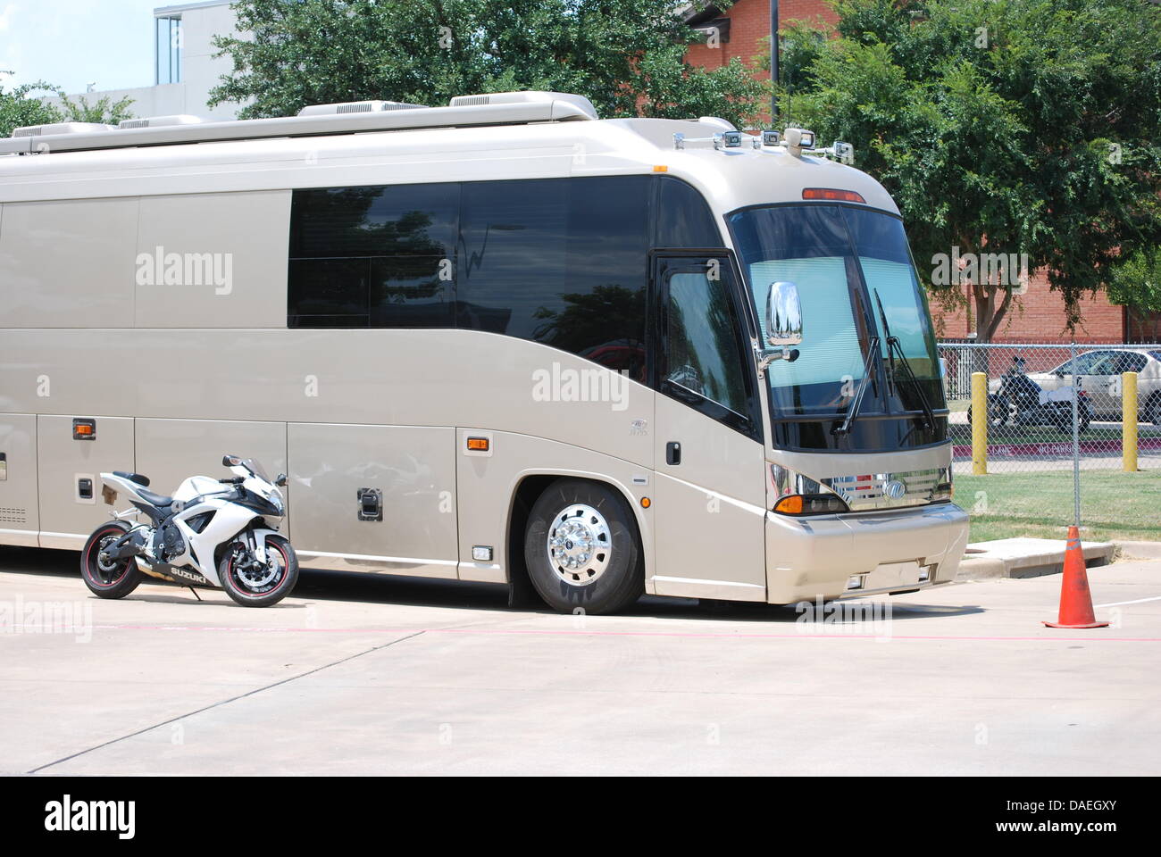 Justin Moore Tour Bus