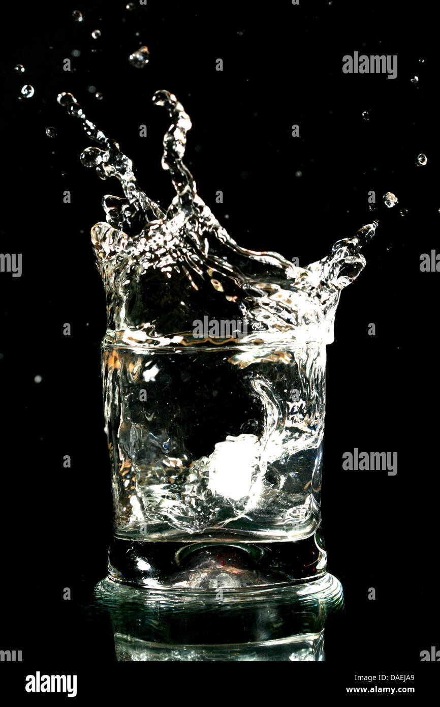 alcohol splash on black background close up Stock Photo - Alamy