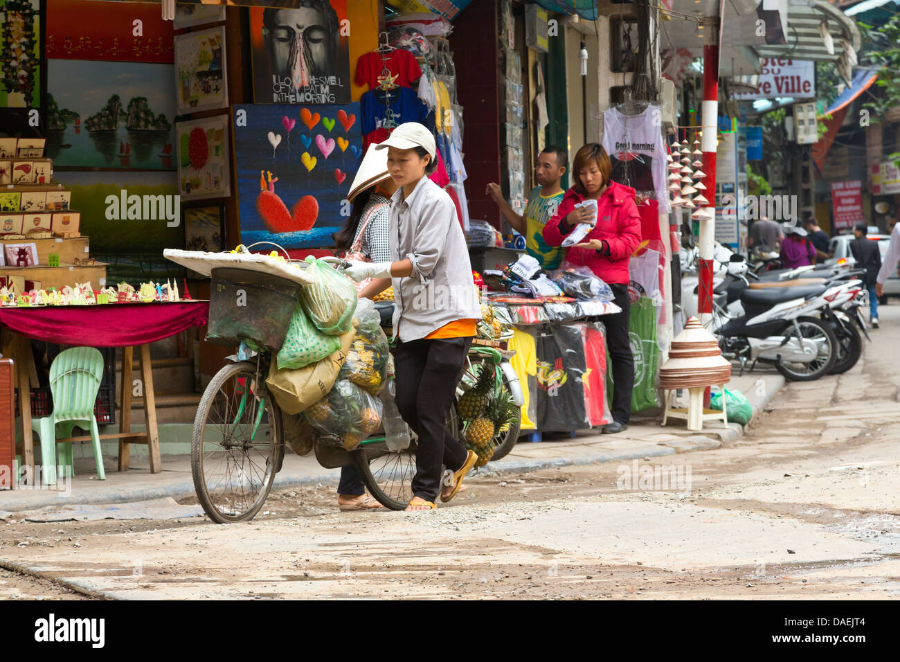 Street Vendor in the Old Quarter of Hanoi, Vietnam Stock Photo - Alamy