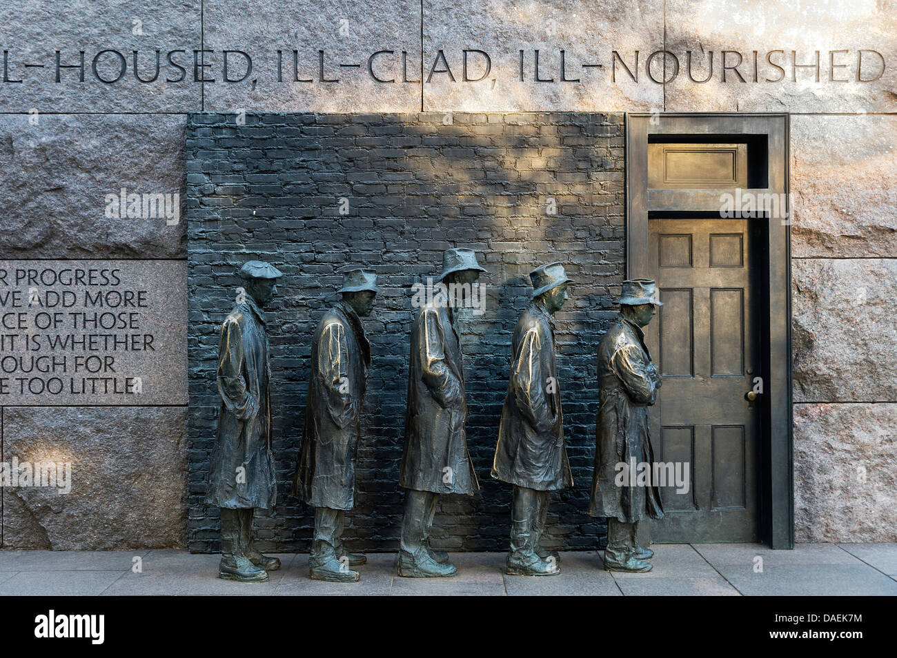 "The Bread Line" sculpture by George Segal depicting the Great ...