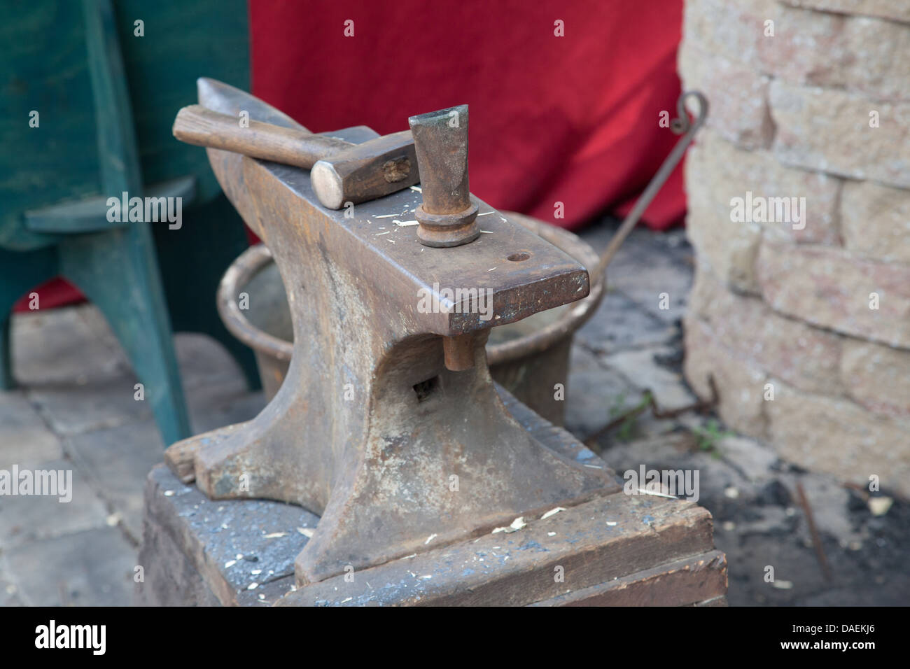 Anvil blacksmith tools hi-res stock photography and images - Alamy
