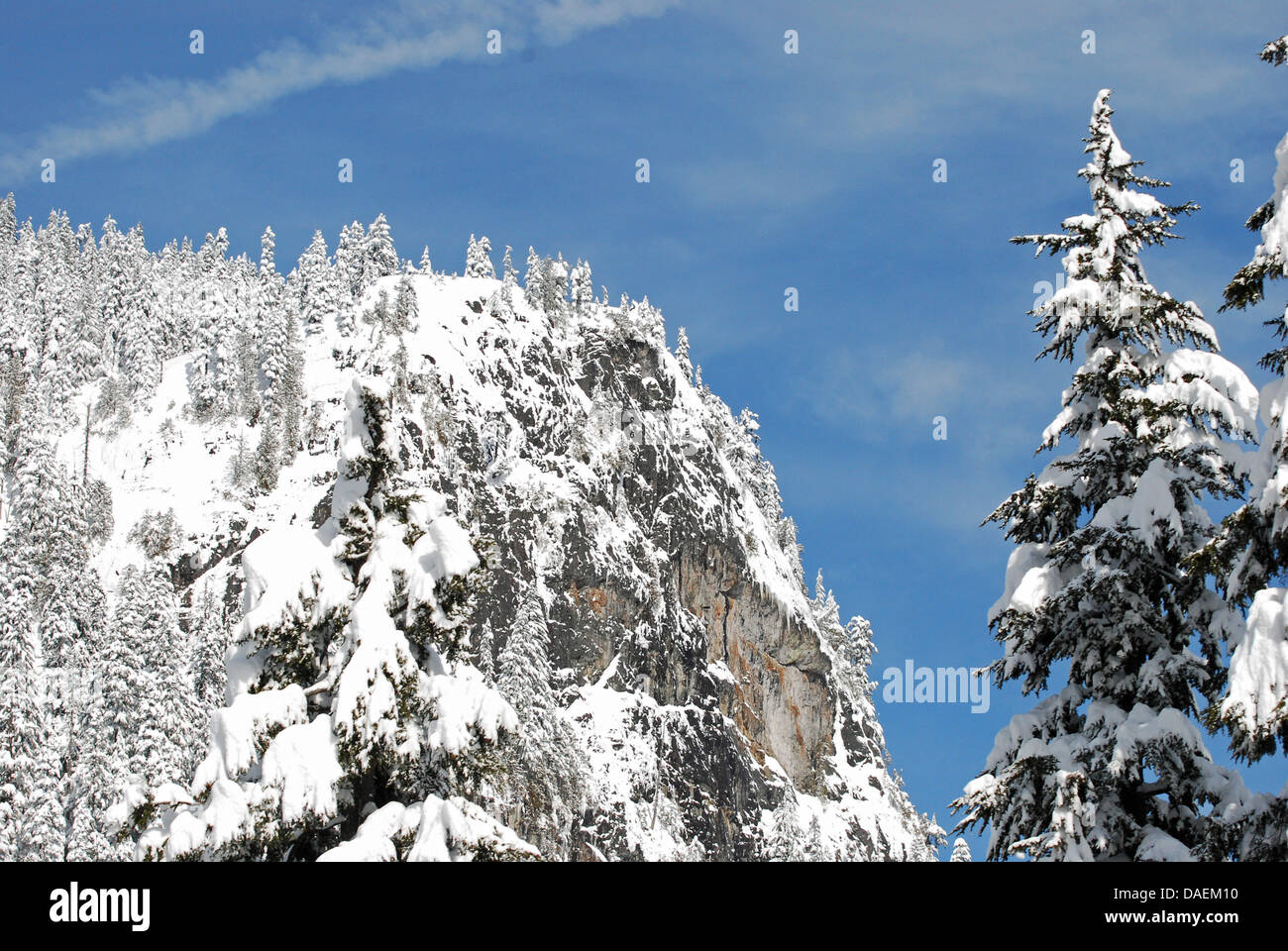 Cascades mountains hi-res stock photography and images - Alamy