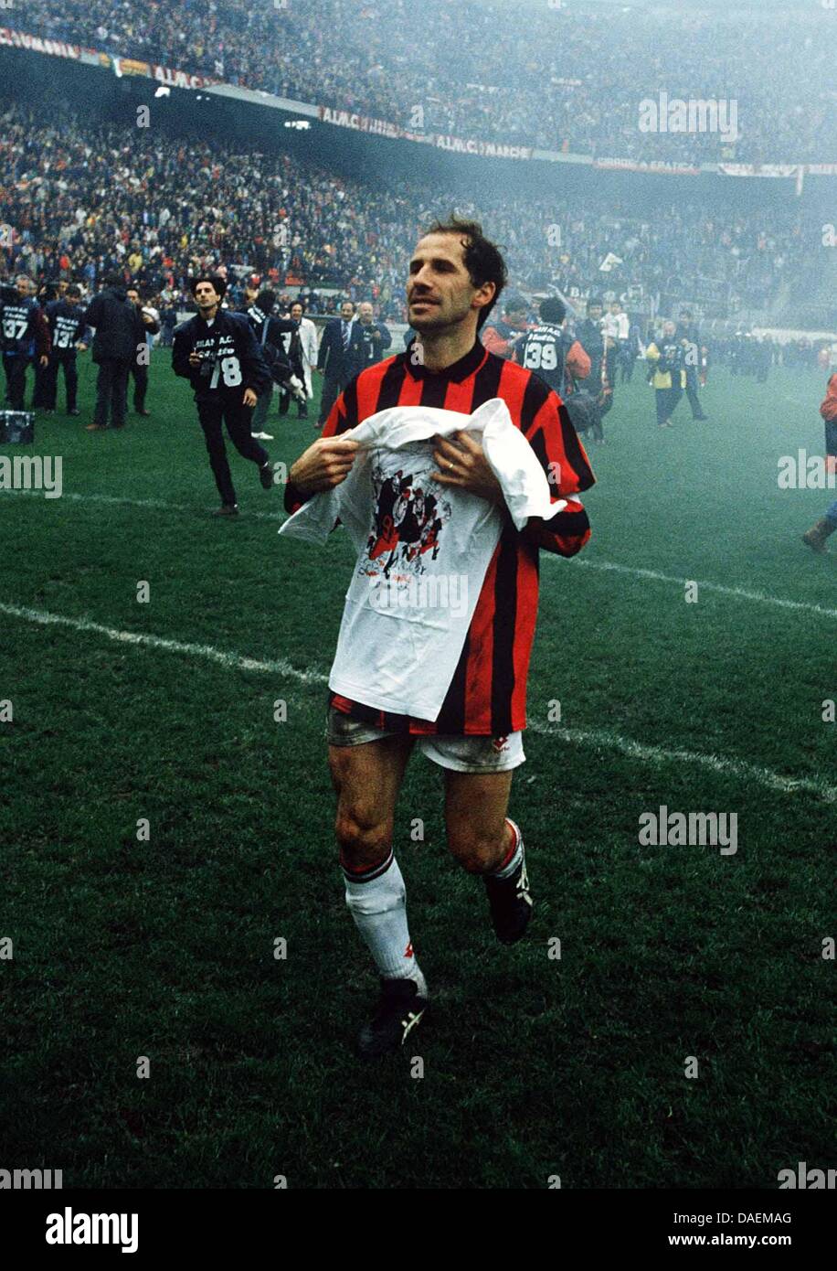 Franco Baresi (Milan), APRIL 17, 1994 - Football / Soccer : Franco ...