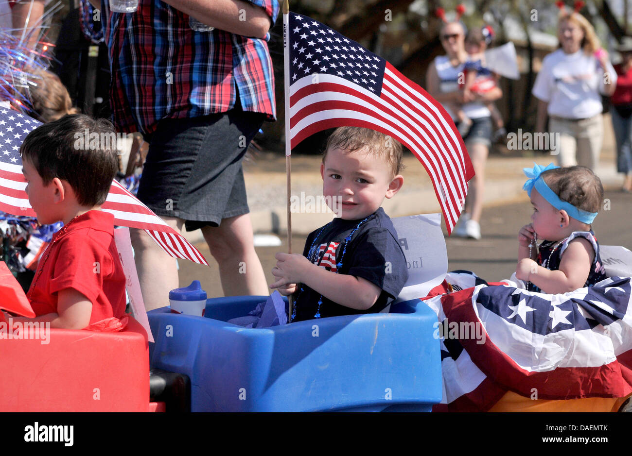 4th of july parade waving usa flags hi-res stock photography and images ...