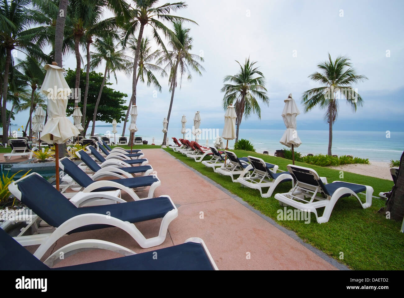 Swimming pool beside the sea with coconut tree modern luxury hotel ...