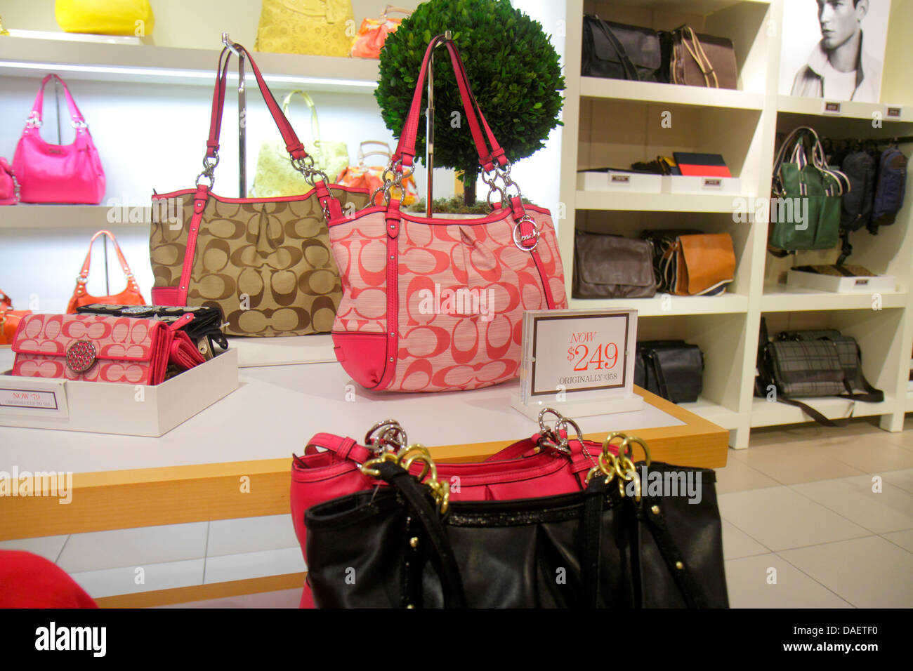 Miami Florida,Florida City,Florida Keys Outlet Center,centre,shopping ...