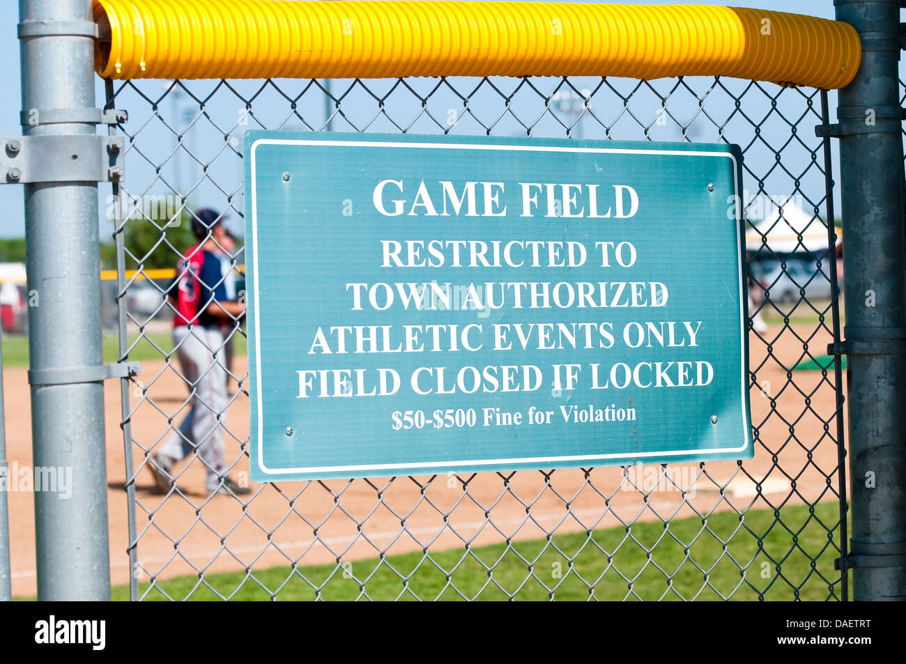Field closed sign hi-res stock photography and images - Alamy