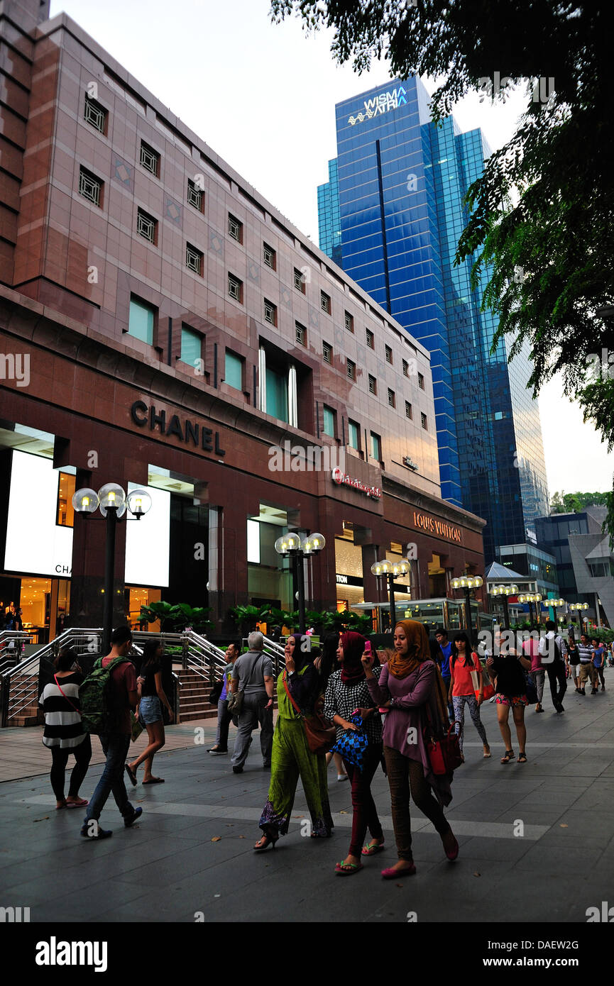 Orchard road takashimaya mall singapore hi-res stock photography and ...