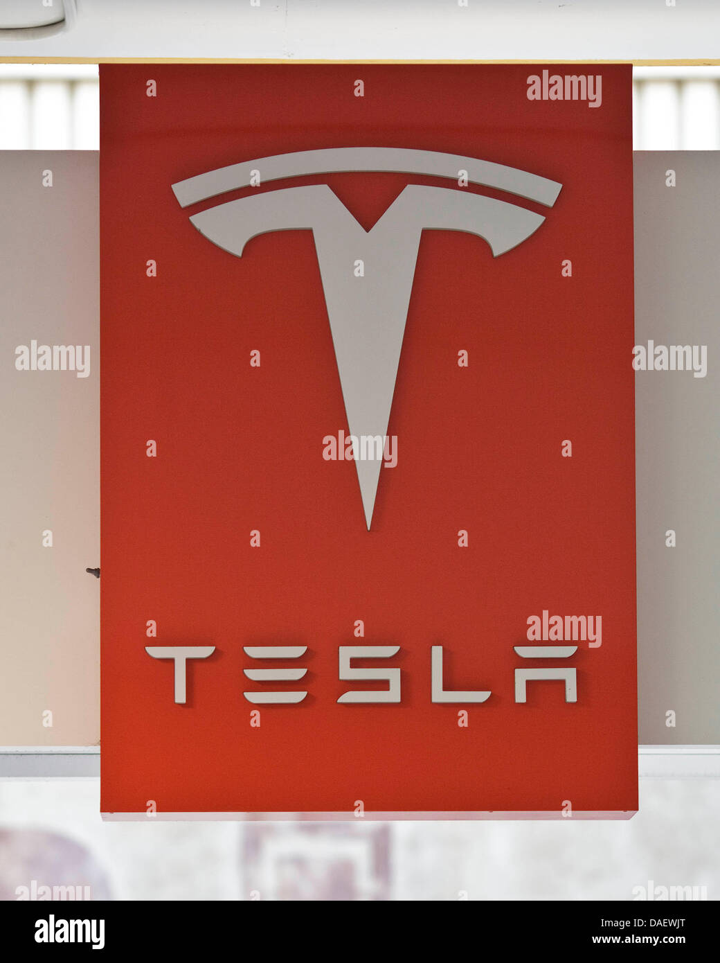 Tesla motors logo hi-res stock photography and images - Alamy